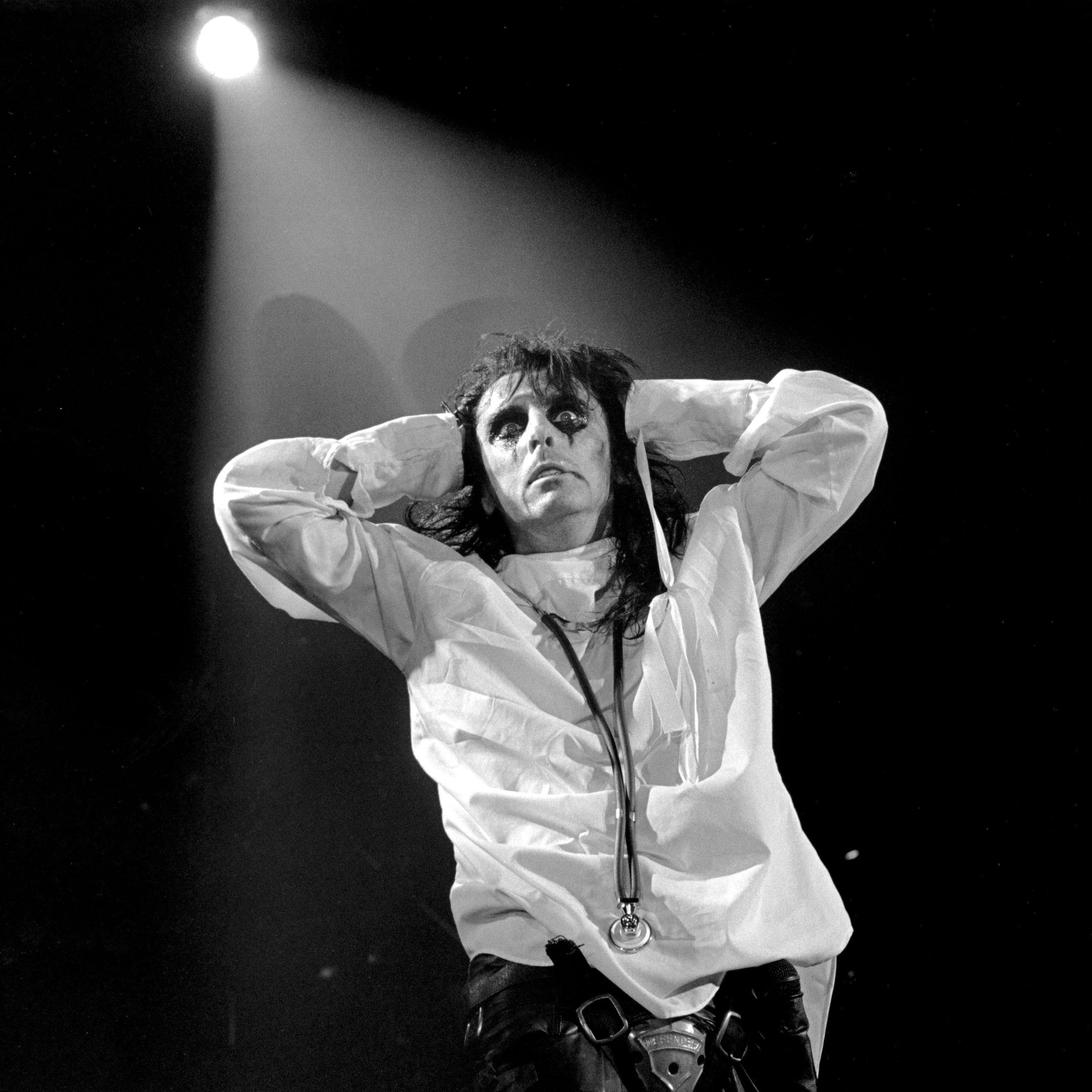 Alice Cooper Guitar Lessons and Guitar Tabs